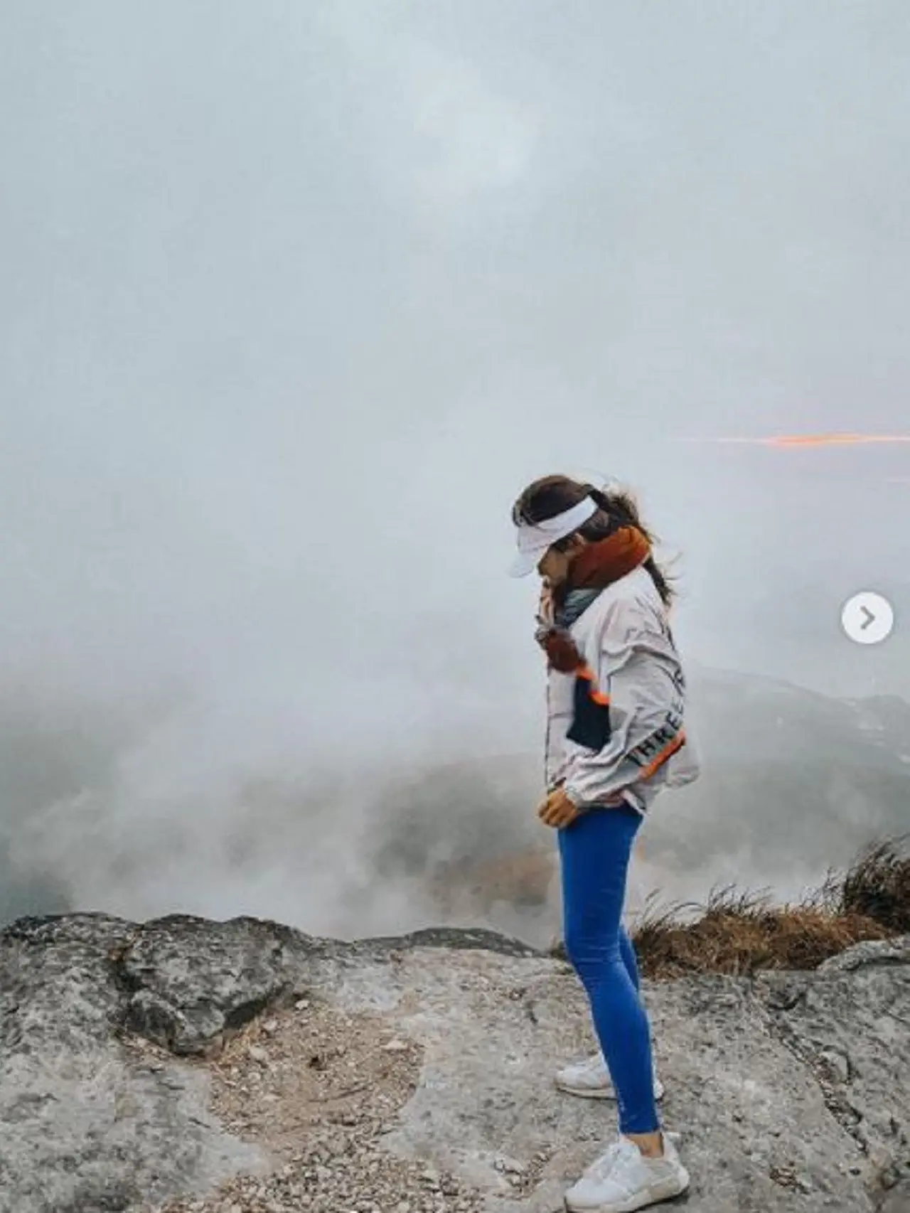 Influencer Tewas Setelah Terpeleset Saat Selfie di Tepi Air Terjun ...