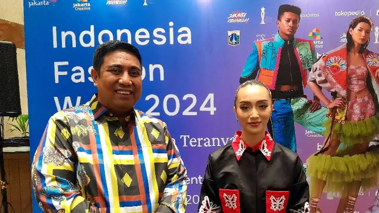 Nanda Maharani Tampil Spektakuler dengan Karya Busana Metamorposa di ...