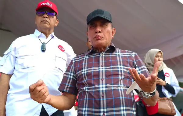 6 Tanda Ini Tunjukkan Kalau Pria Diam-Diam Menyukaimu - Citizen6 Liputan6.com