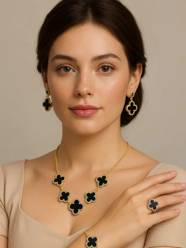 Satu Set Emas Bunga Hitam Clover 2025 yang Memikat, Solusi untuk ...