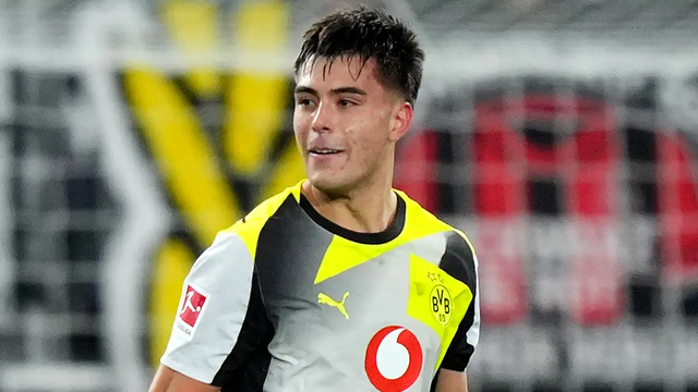 Chelsea Tarik Aaron Anselmino dari Dortmund dan Langsung Dipinjamkan ke ...