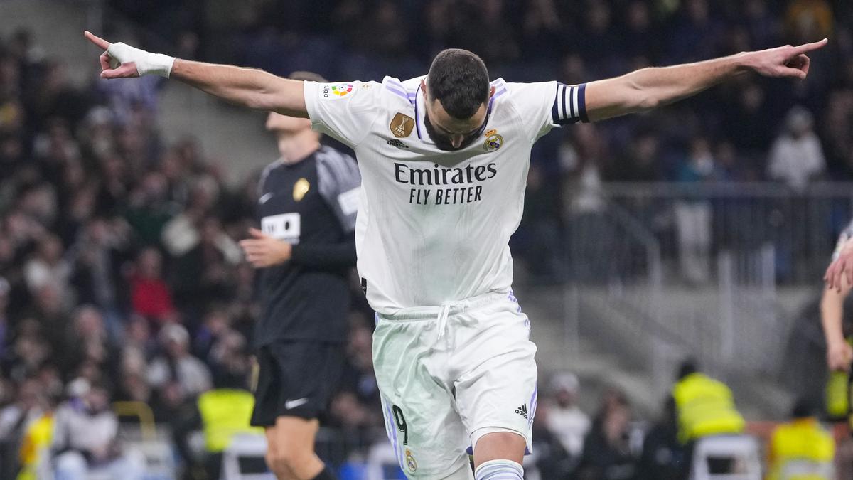 Karim Benzema Cetak Dua Gol, Real Madrid Menang Telak Atas Elche di La ...
