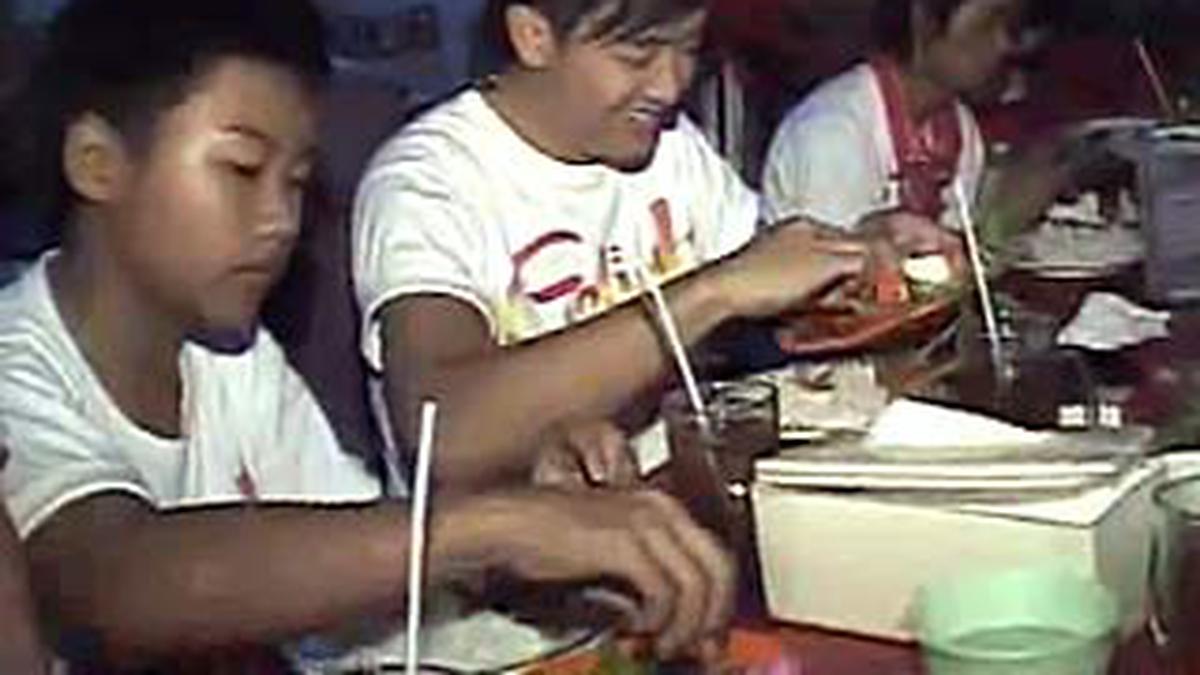 Goliath Band Makan Malam Bareng Fans