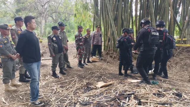 Polisi Musnahkan Mortir yang Ditemukan di Samarang Garut - Regional Liputan6.com