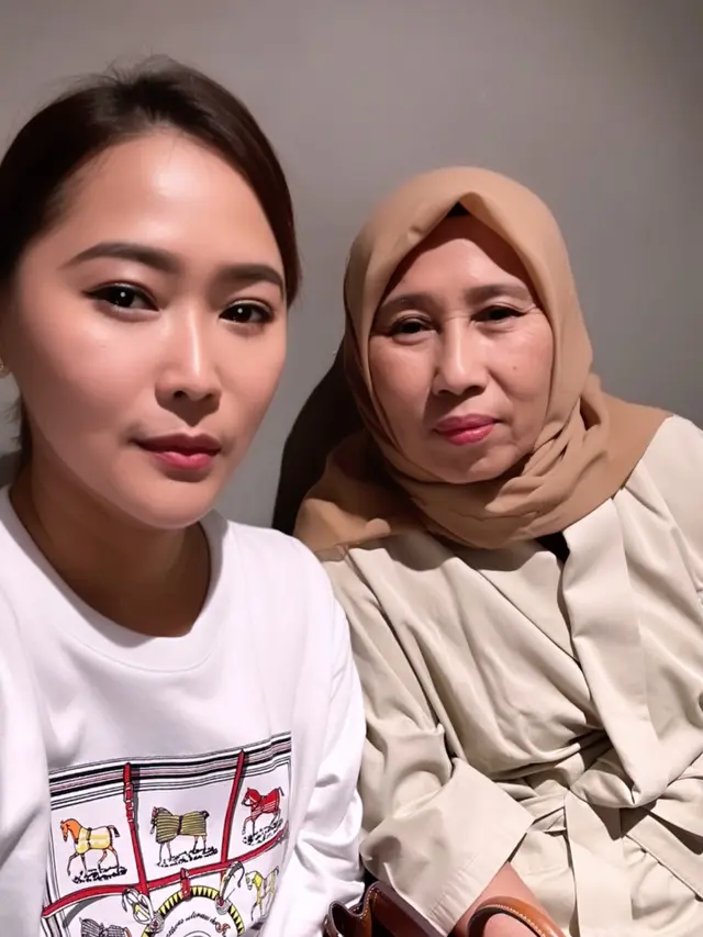 6 Potret Inul Daratista Bareng Ibunda, Sebut Ibu Adalah Pemilik Doa dan Pelukan Terbaik di Dunia ...