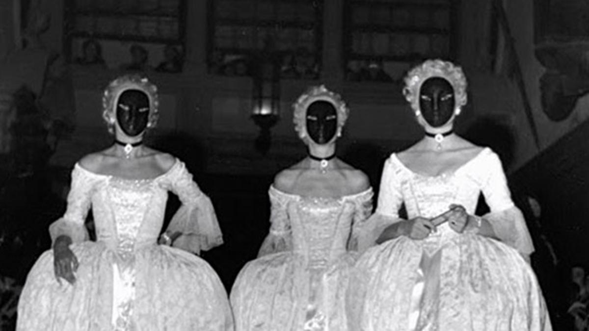 Kostum Halloween Vintage Super Menyeramkan & Bikin Merinding - Photo ...