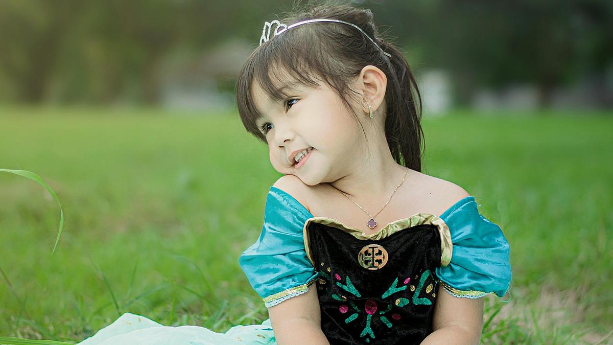 Kenali Ciri, Tanda, dan Penyebab Princess Syndrome pada Anak