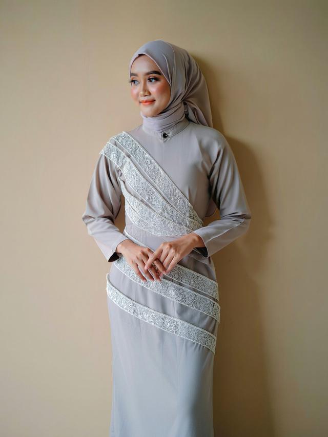 12 Model Baju Gamis Polos Kombinasi Brokat Terbaru, Pilihan Tepat Gaya ...