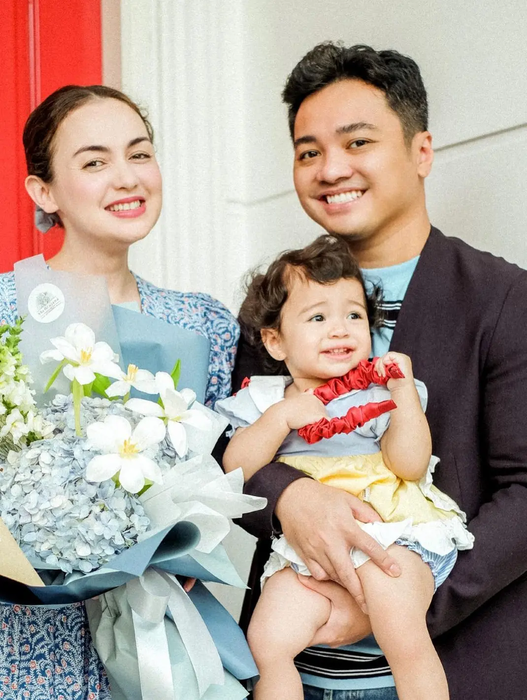 Potret Kompak Rianti Cartwright-Suami Lewat Gaya Fashion Serasi Setelah ...