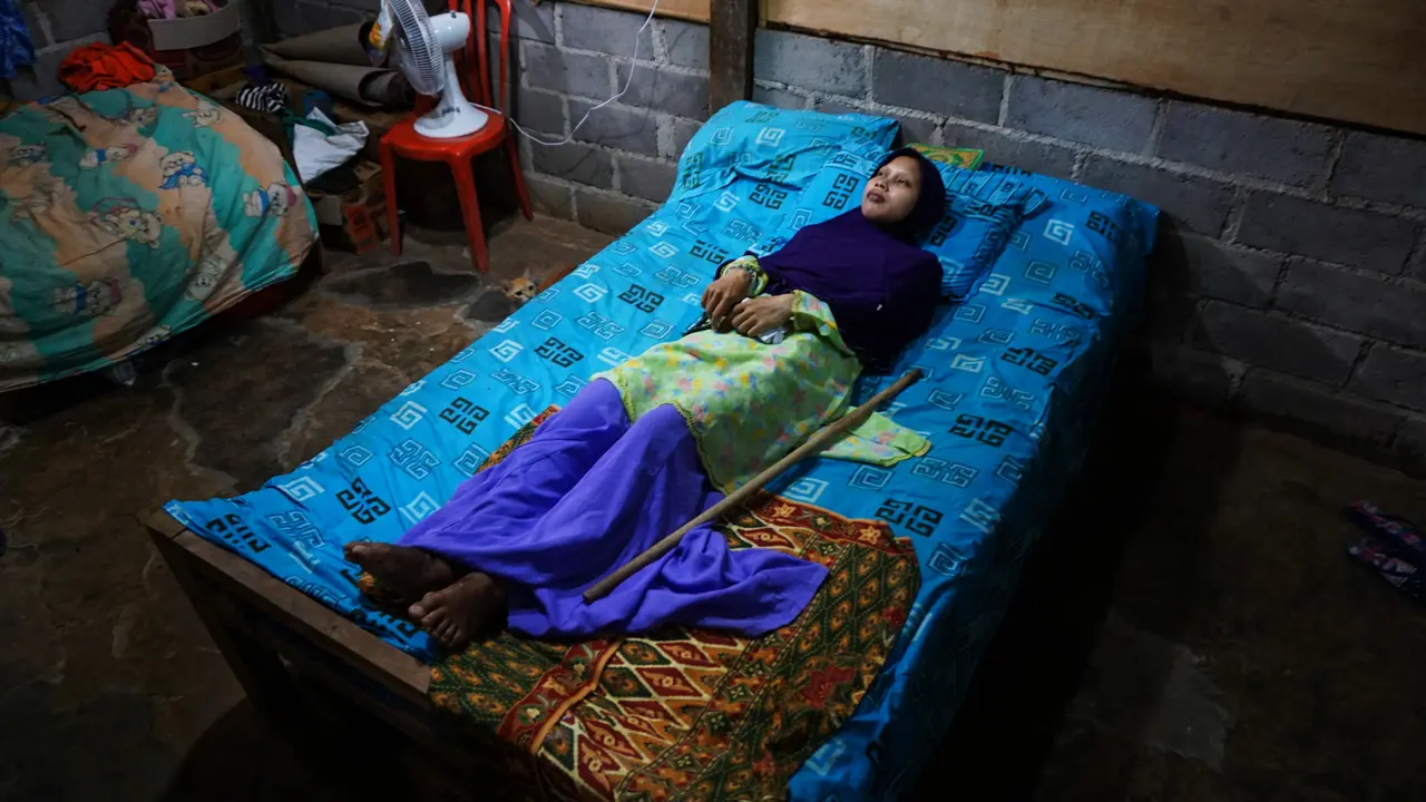 Sulami dari Sragen Jadi Manusia Kayu Selama 23 Tahun - Regional ...