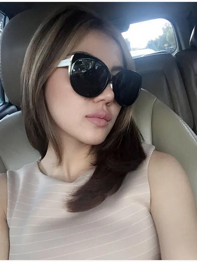 Bella Shofie Pakai Kemeja Kekecilan, Intip Tampilannya dari Depan - Fashion & Beauty Liputan6.com