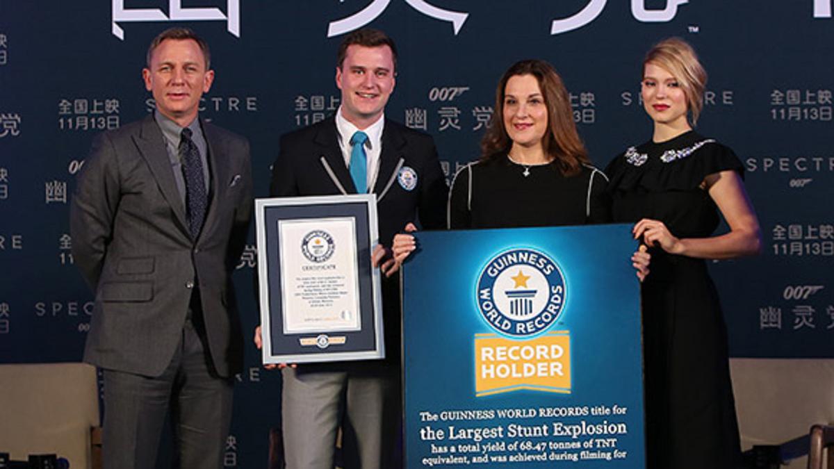 Spectre Pecahkan Rekor Dunia dengan Adegan Ledakan Terbesar