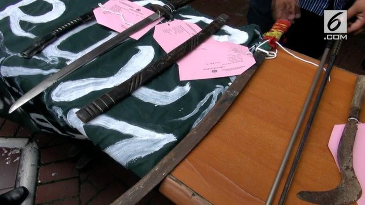 Tangkap Puluhan Remaja, Polisi Amankan Senjata Tajam - News Liputan6.com
