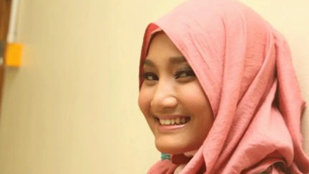 Model Hijab Favorit Fatin Shidqia yang Bikin Tirus - Lifestyle Liputan6.com