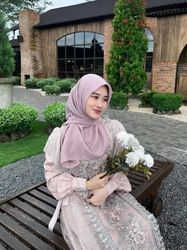 Inspirasi Model Hijab Khansa Mariska yang Modis dan Tetap Santun - Hot Liputan6.com