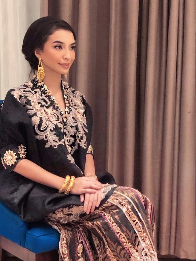 6 Potret Tampilan Manohara, Bergaya Fashion Santai hingga Pesta yang ...