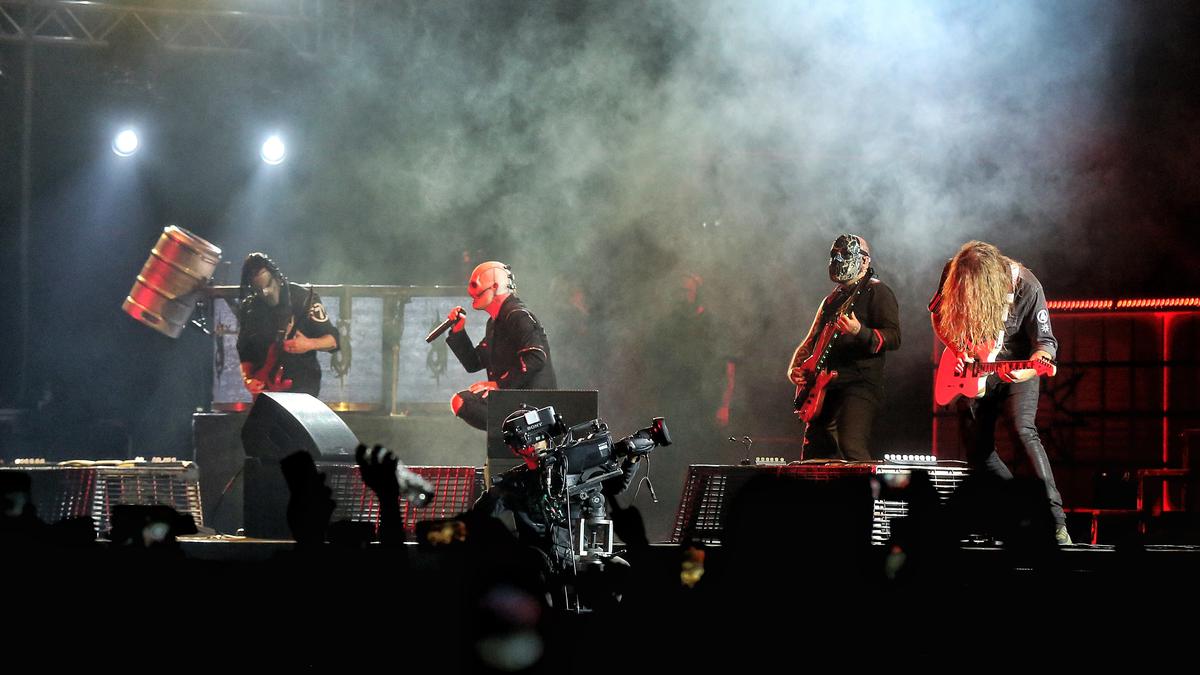 Corey Taylor Vokalis Slipknot Makin Garang Pakai Topeng Baru dengan Mata Merah Menyala di Konser ...