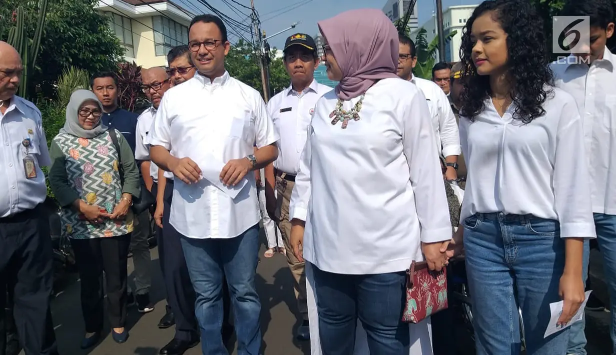 FOTO: Anies Baswedan Bersama Keluarga Nyoblos di TPS 60 - Foto Liputan6.com