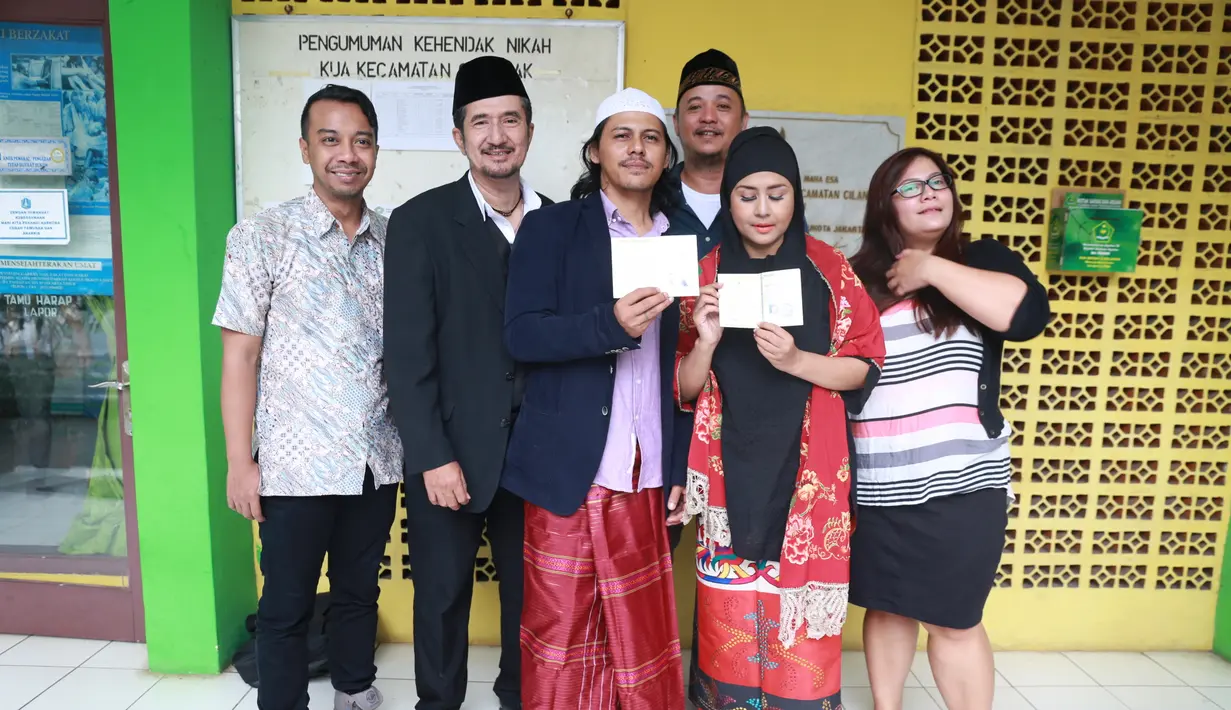 Nikah Sederhana, Ria Irawan: Pelaminan Saja Nggak Ada - Photo Fimela.com