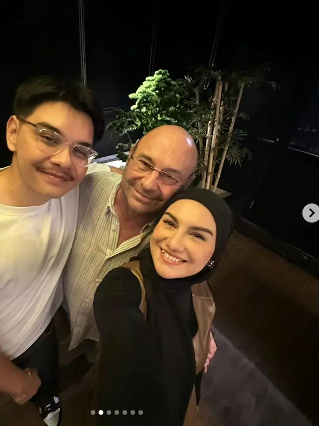 6 Potret Kedekatan Irish Bella dan Ayahnya, Masih Bisa Bertingkah Kocak ...