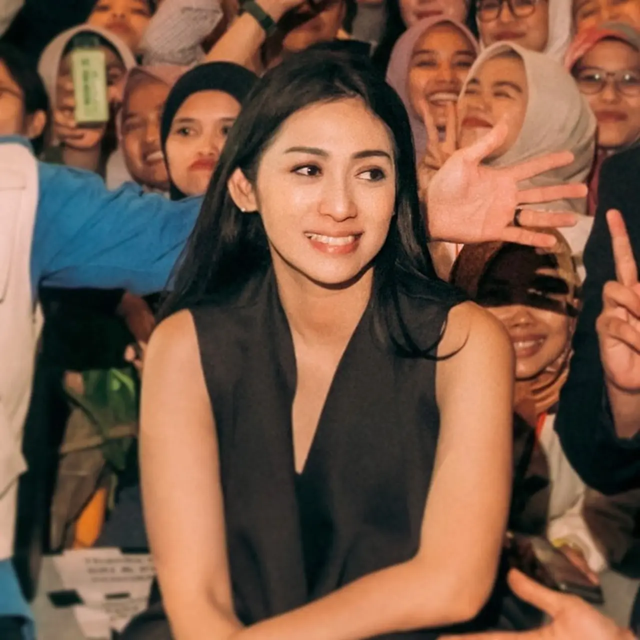 6 Potret Dewi Andarini Istri Angga Maliq & D'Essentials, Adik Ipar Rian ...