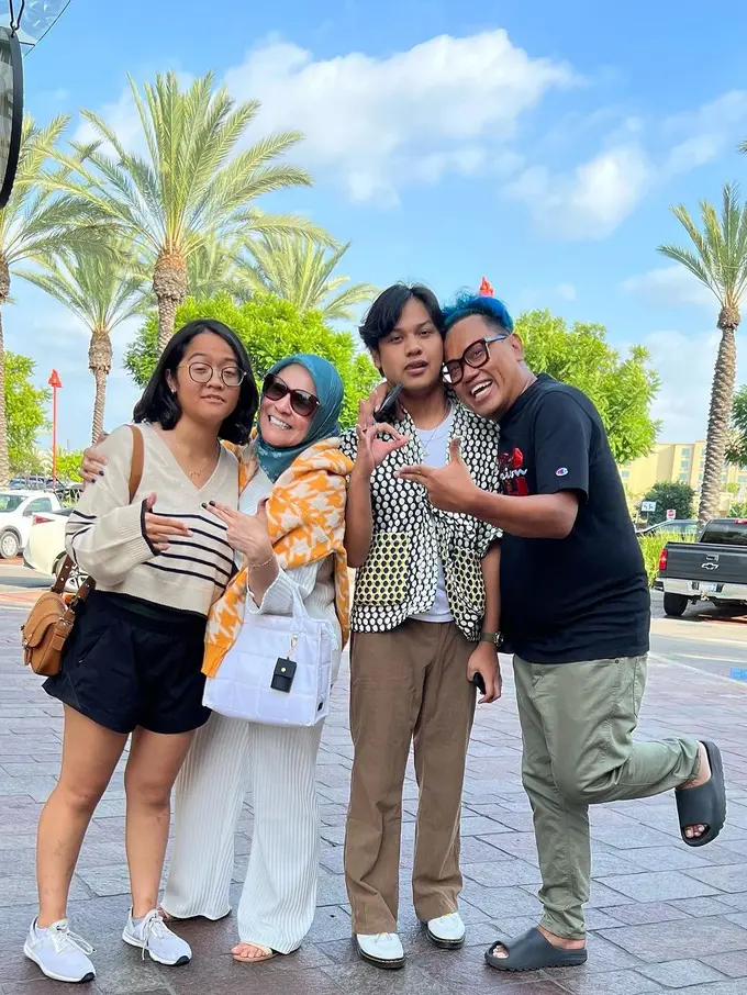 Nomor Rumah Bikin Salfok, Ini 6 Potret Kehidupan Keluarga Uya Kuya di Amerika Serikat ...