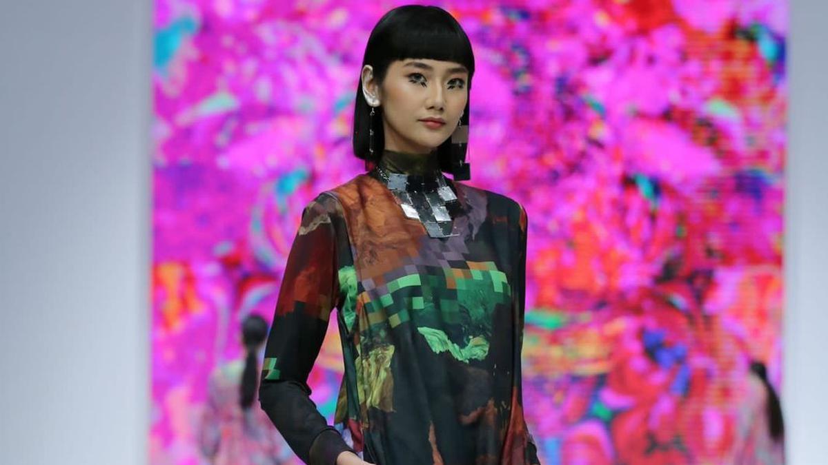 Transisi Segar Persembahan K.A.L.A Studio x Isha Hening di Runway JFW ...