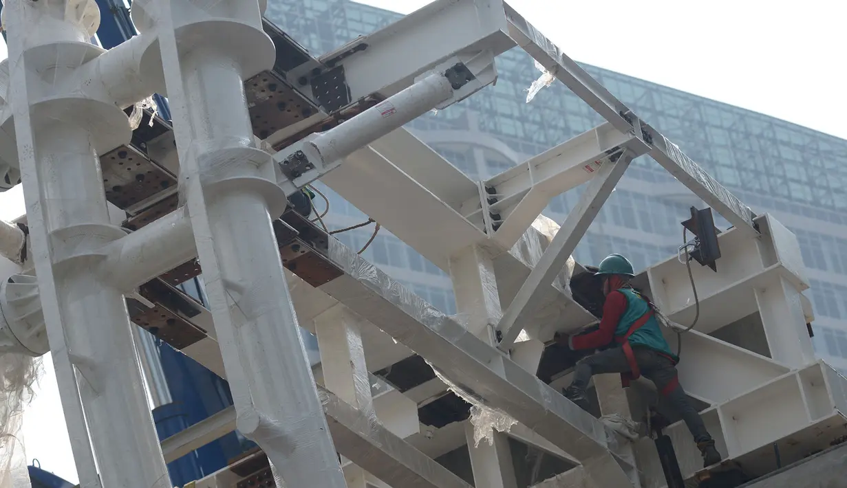 FOTO: Perkembangan Stasiun LRT Kawasan Kuningan Jakarta - Foto Liputan6.com
