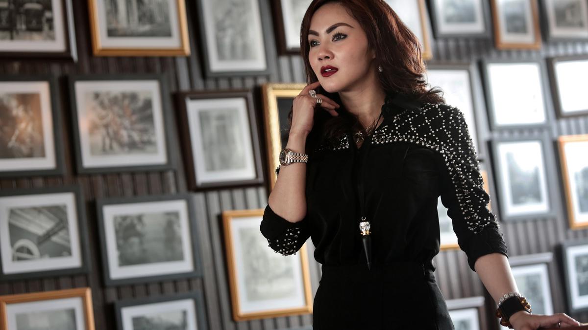 Vakum dari Dunia Hiburan Ini Profesi Baru Ade Fitri - ShowBiz Liputan6.com