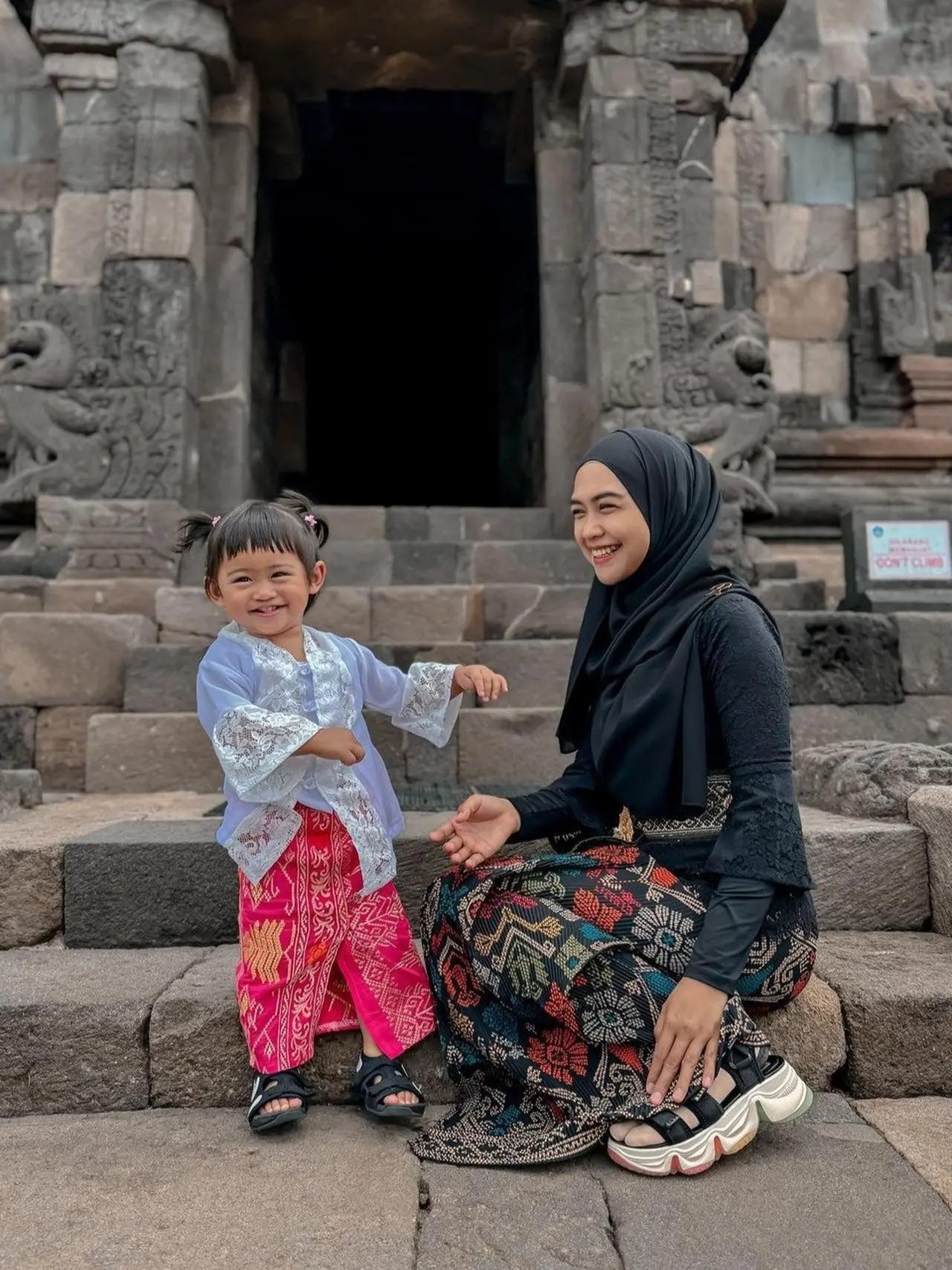 6 Potret Baru Moana Anak Ria Ricis, Menggemaskan dengan Balutan Kebaya ...