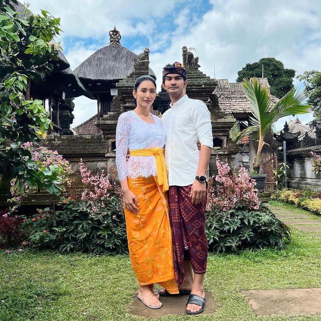 7 Potret Kompak Tyas Mirasih dan Tengku Tezi di Bali, Kerja Sambil ...