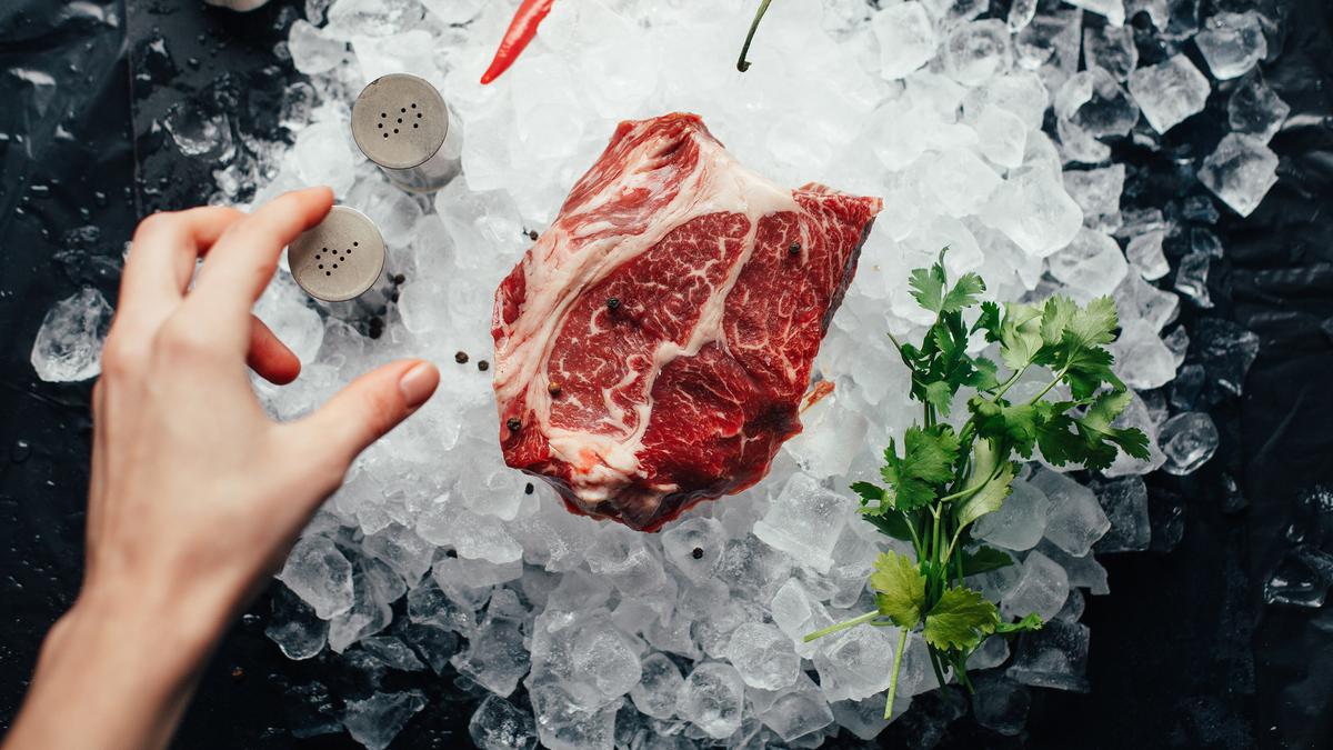 Tips Mudah Mengiris Daging Super Tipis