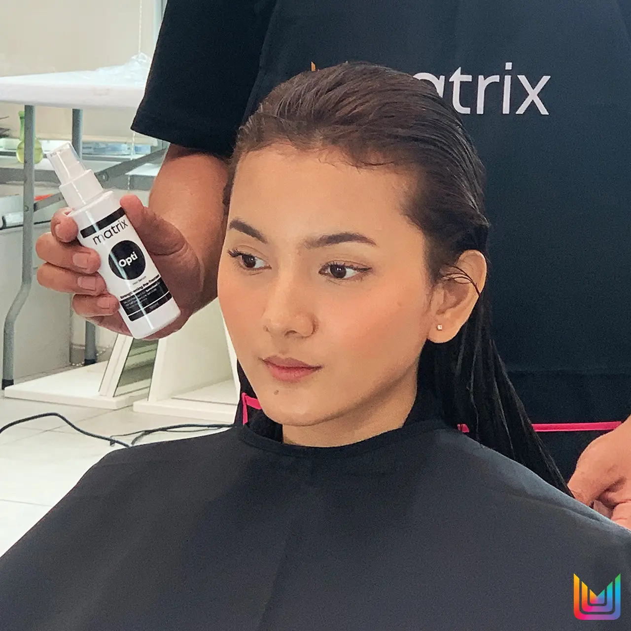 Teknik Smoothing atau Pelurusan Rambut dengan Servis Matrix Opti Pre ...