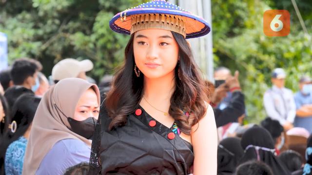 Ulap Sarut, Tradisi Berpakaian Suku Dayak Benuaq yang Penuh Pesan Moral ...