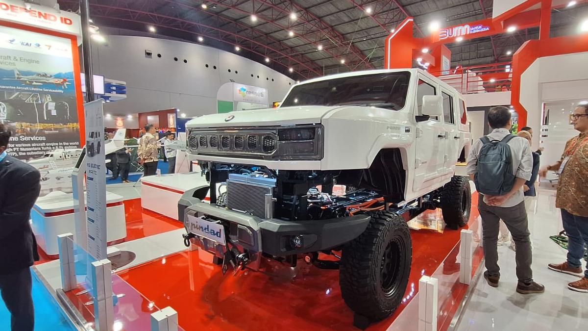 Presiden Prabowo Pamer Pindad Pandu, Kendaraan Listrik Berbasis Maung ...