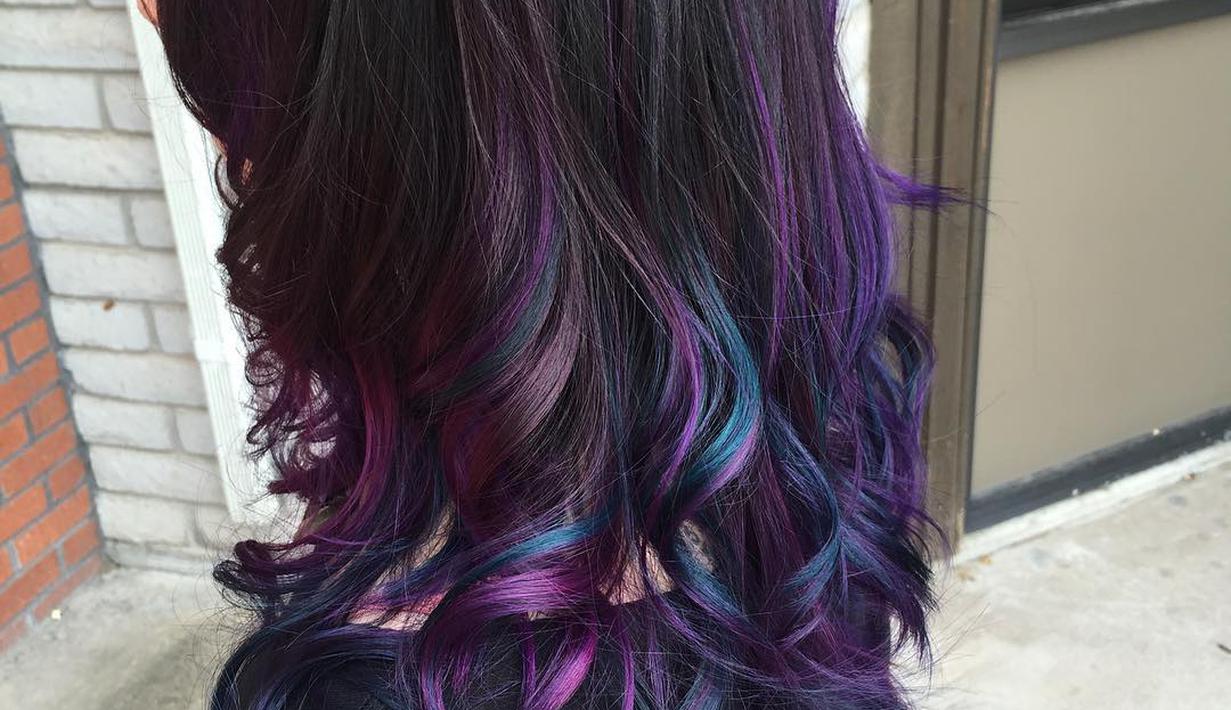 Tren Rambut Warna Bulu Merak Bikin Wanita Jatuh Hati - Photo Fimela.com