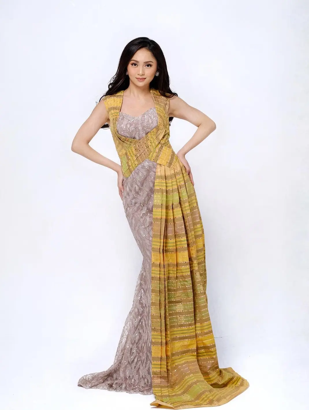 Pesona Dini Nurfitri Finalis Puteri Indonesia 2022, Menantu Eks Panglima TNI - Foto Liputan6.com