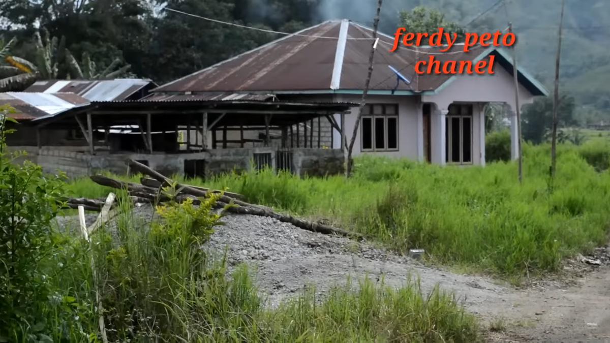 Rumah Sederhana Keluarga Betrand Peto di NTT, Masih Pakai Dapur ...