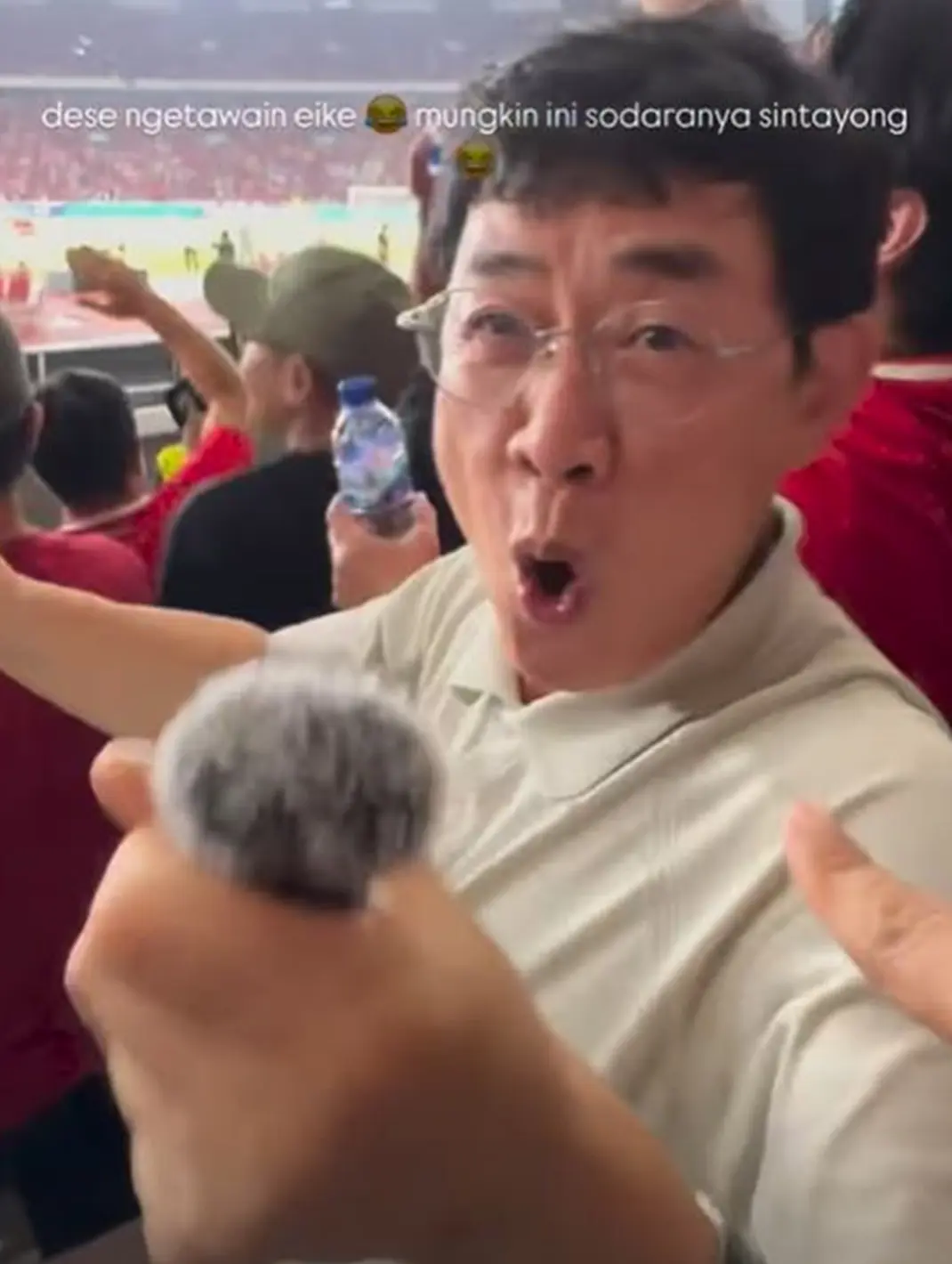 Potret Artis Korea Lee Kyung Kyu Nonton Laga Timnas di GBK, Teman Shin Tae-yong - Foto Liputan6.com