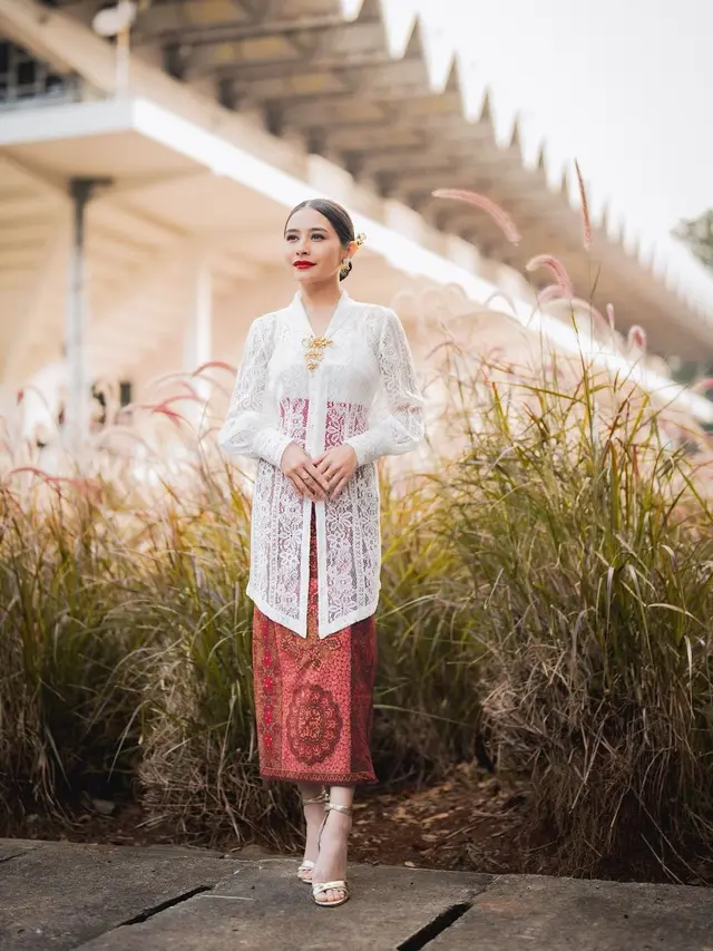 5 Inspirasi Kebaya Merah Putih ala Artis untuk 17 Agustus yang Memukau, dari Prilly Latuconsina ...