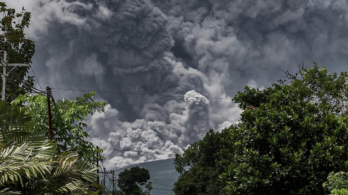 Gunung Merapi Yogyakarta Erupsi, Apa Isi Kandungan di Dalamnya ...