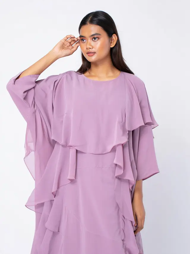 7 Model Kaftan Pesta Muslimah Ruffle Modern 2025, Tampil Glamor di ...