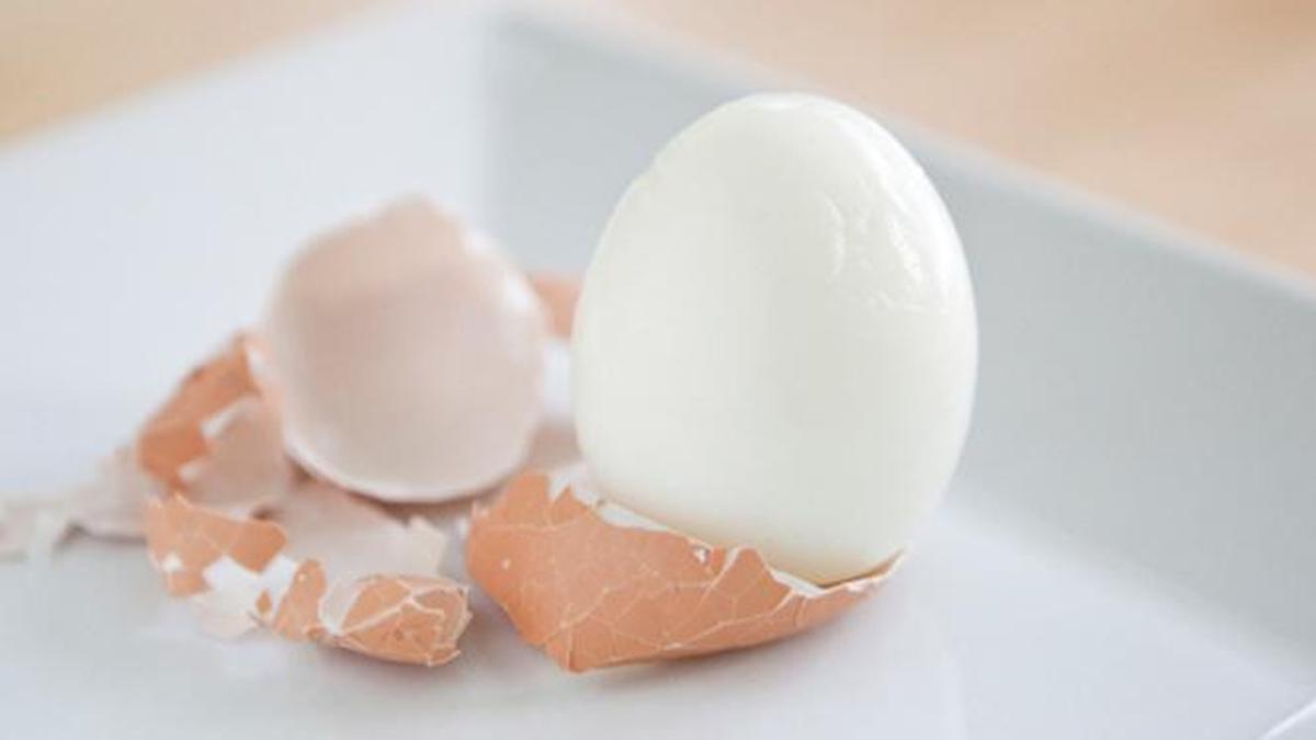 Trik Mengupas Kulit Telur Rebus Agar Tidak Hancur - Lifestyle Fimela.com