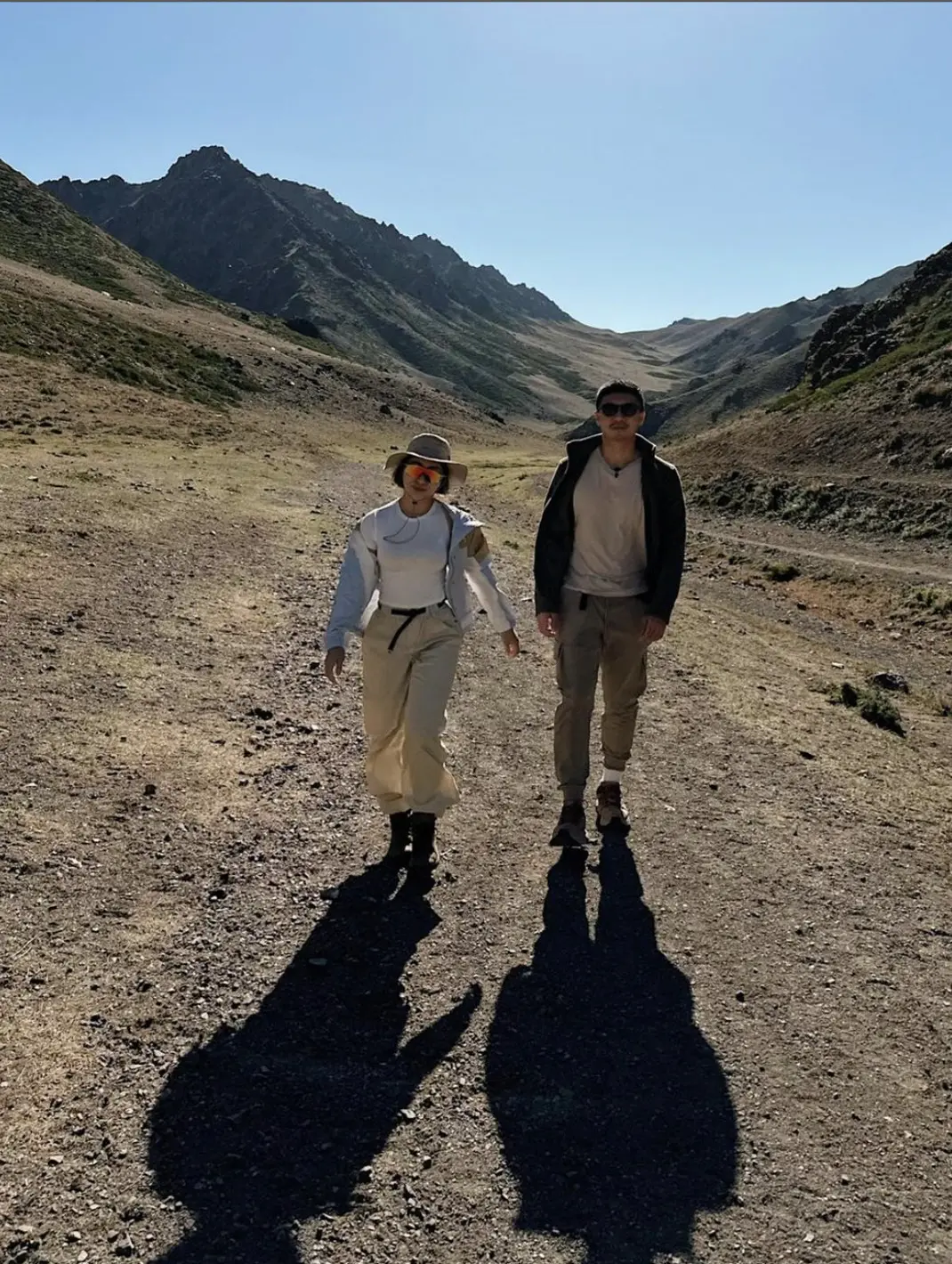 6 Potret Gaya ala Lara Croft Nikita Willy, Berlibur ke Mongolia Berburu ...