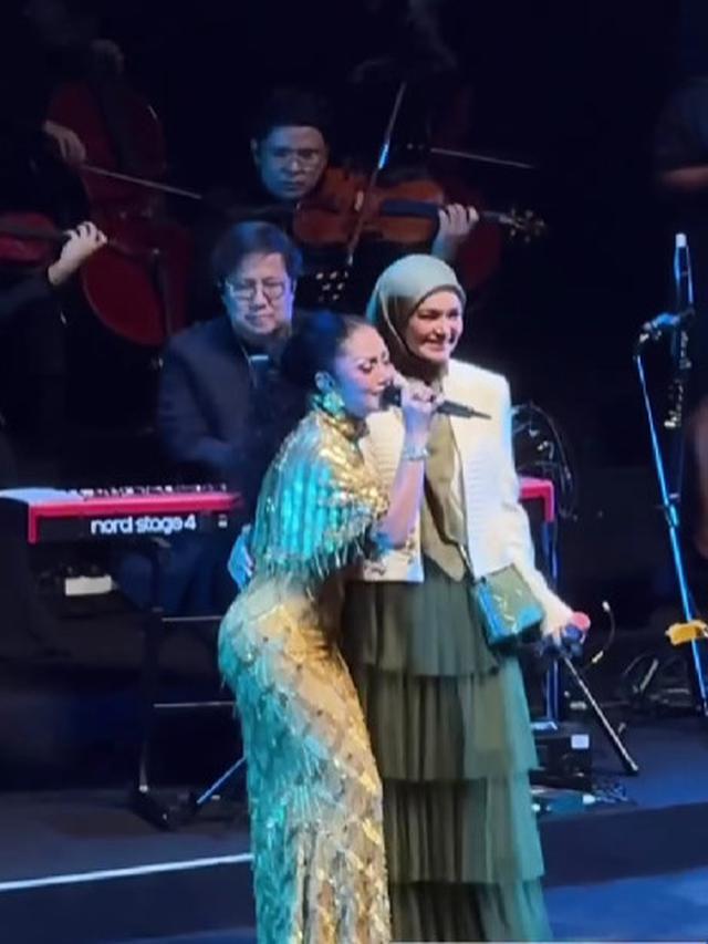Potret Siti Nurhaliza Nyanyi Bareng Kris Dayanti, Bikin Nostalgia