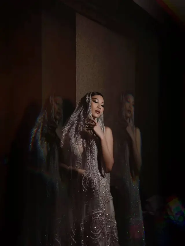 Gaun Resepsi Pernikahan Patricia Gouw Bertabur Ribuan Swarovski Seberat ...