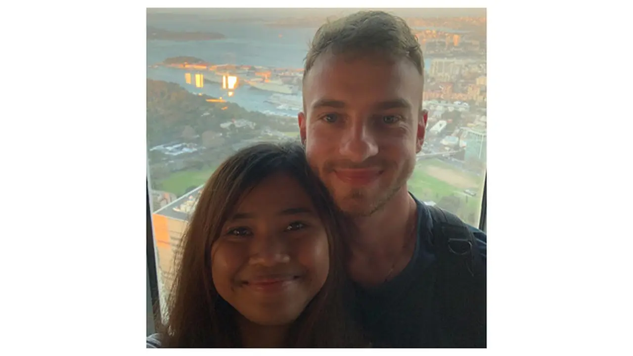 Sempat Viral Makan Sabun, Ini 6 Potret Helen Junet dengan Pacar Bulenya - Hot Liputan6.com