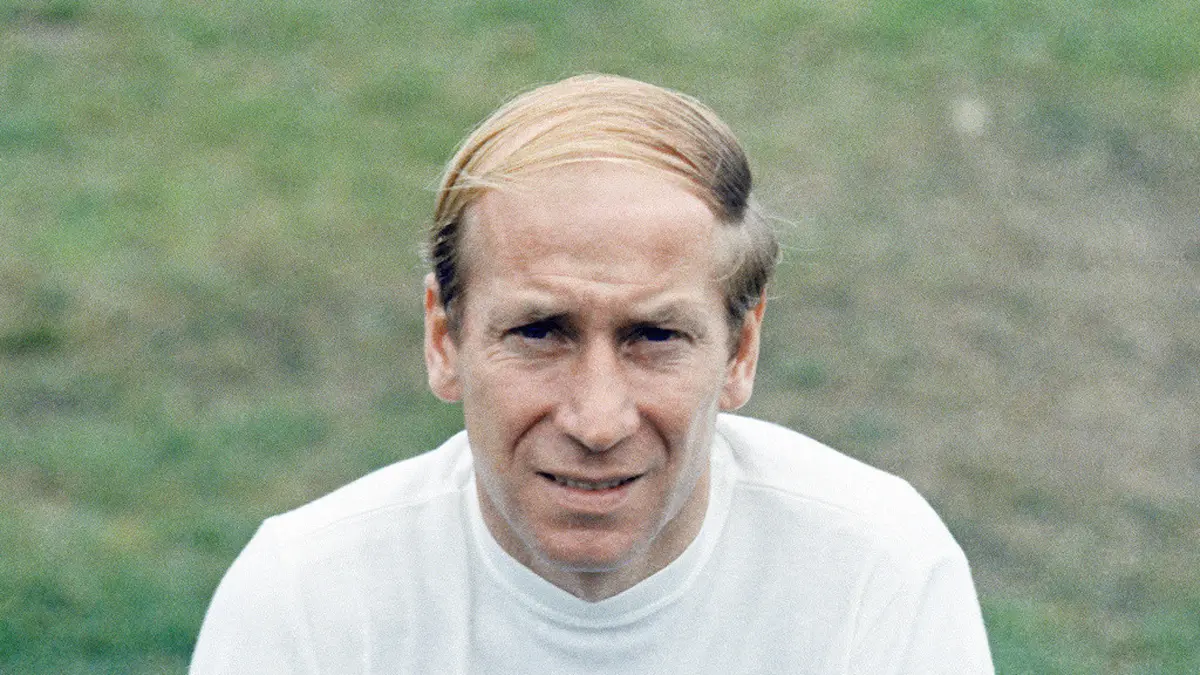 Berita Sir Bobby Charlton Meninggal Dunia Hari Ini - Kabar Terbaru ...