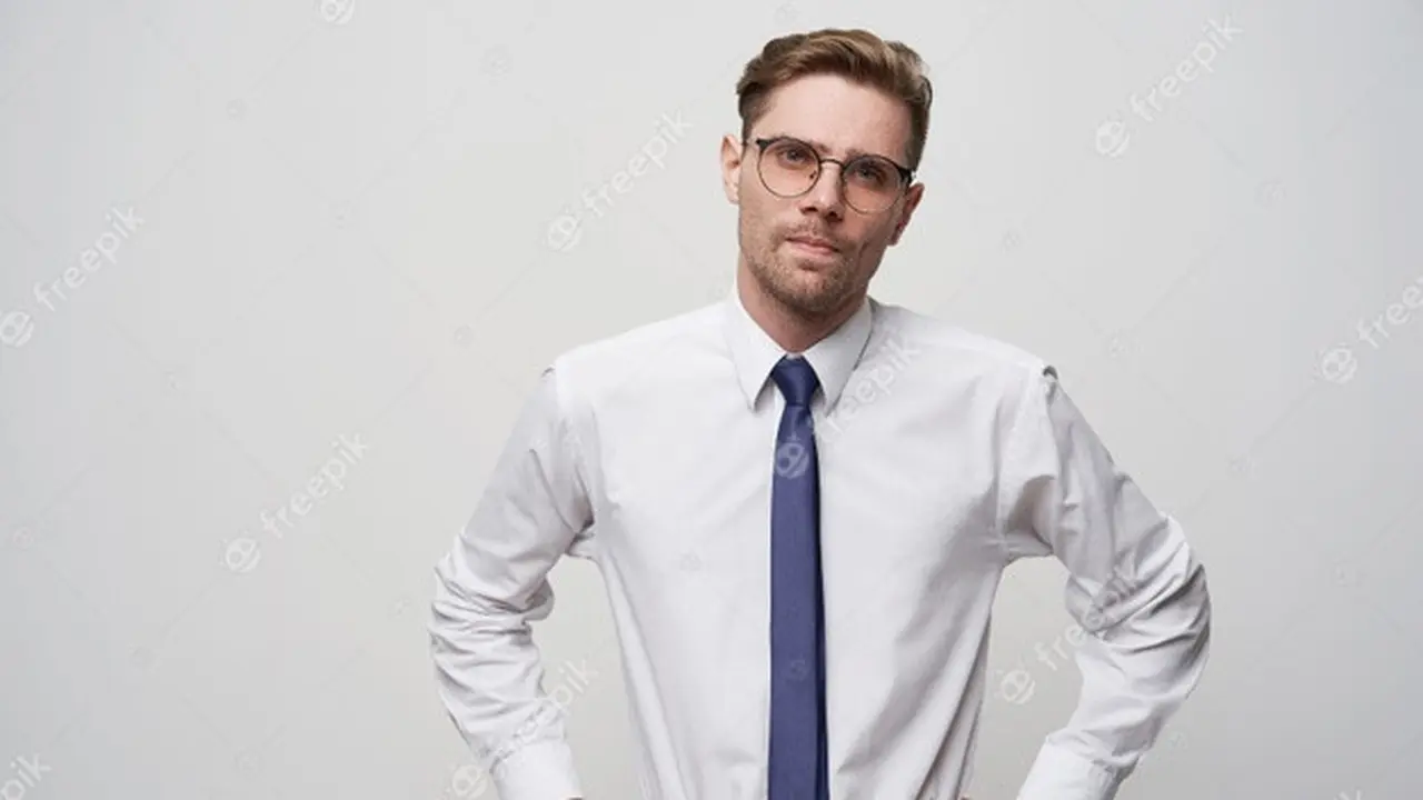 5 Cara Memasang Dasi, Simpel! - Ragam Bola.com