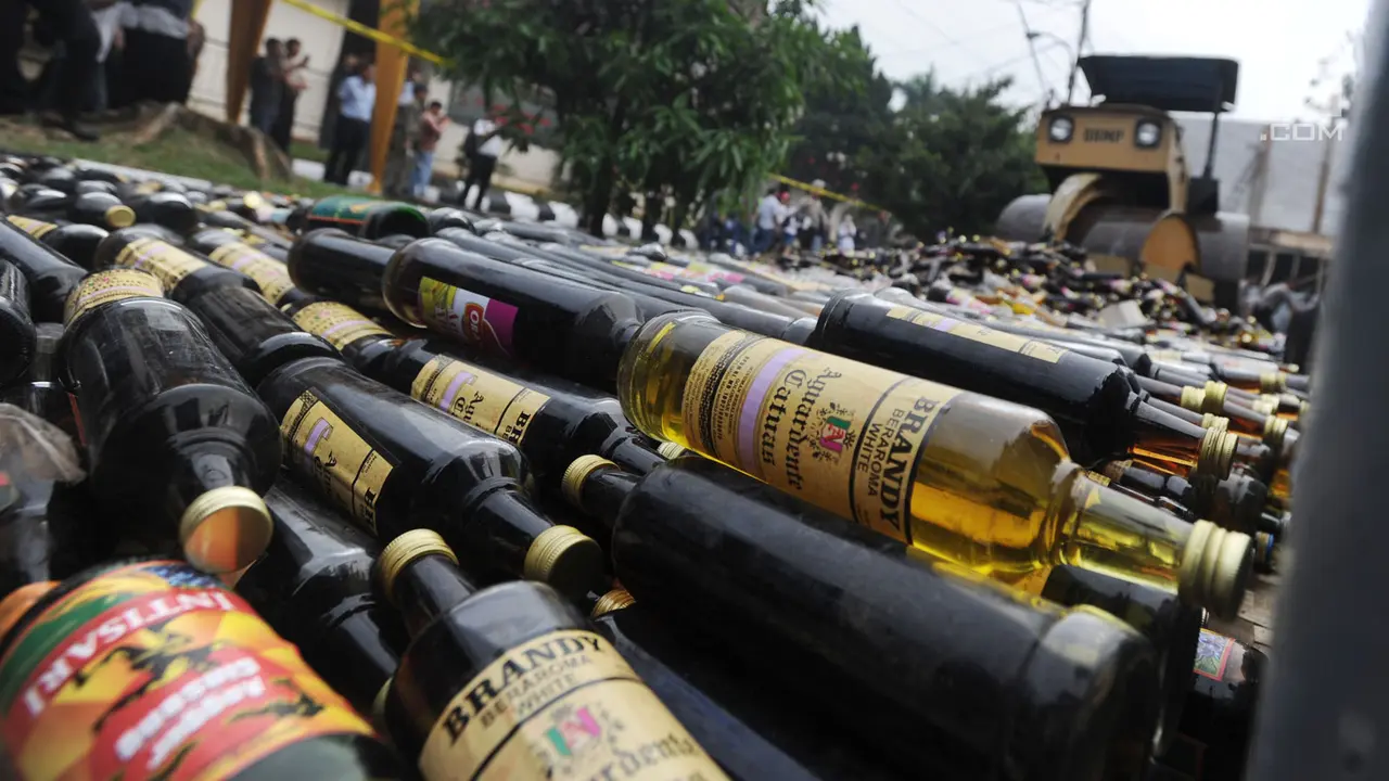 Polisi Sita Ratusan Miras Berbagai Merek Dari Sejumlah Warung Di Bogor